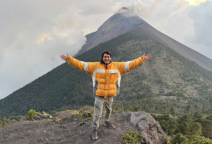 Cómo visitar el volcán Acatenango: precio, consejos y tours